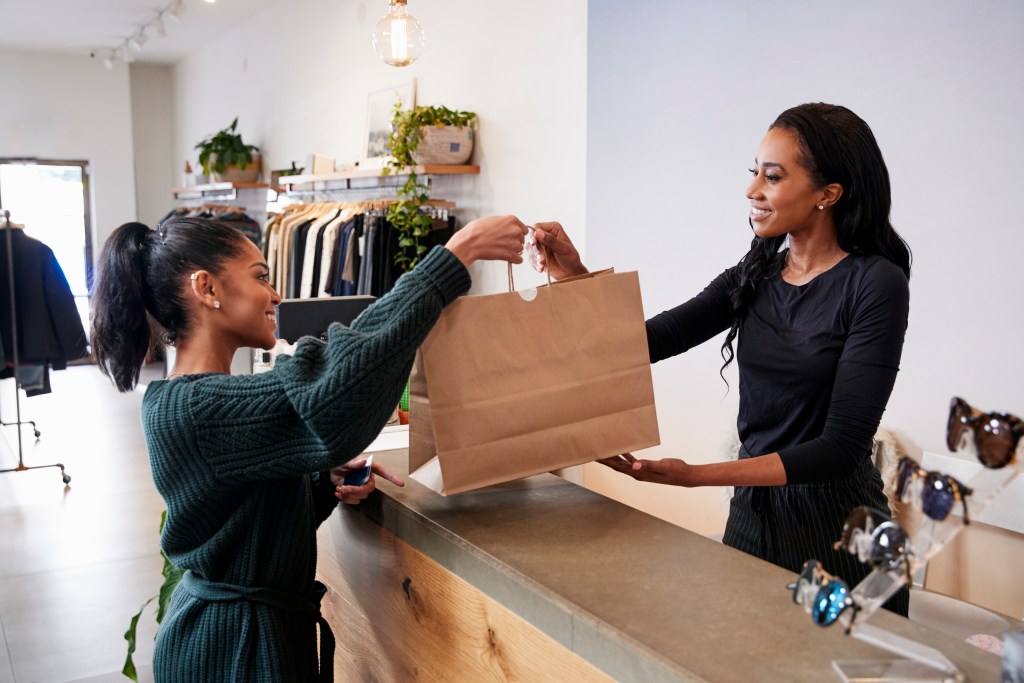 Como encantar o cliente? 13 dicas para aplicar no seu negócio - Stone